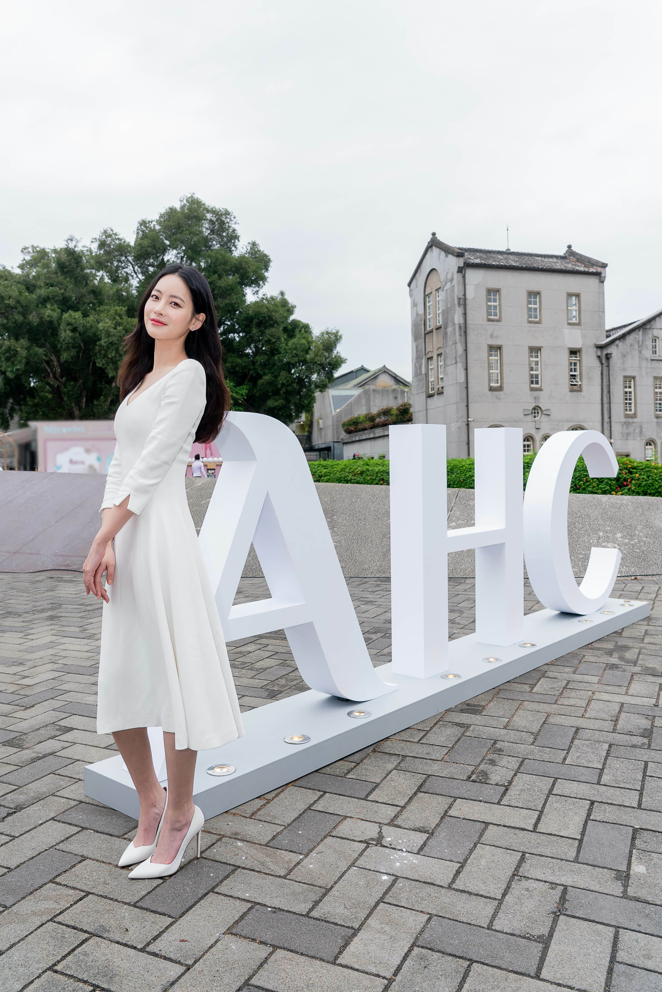 AHC旗艦快閃店 引發網美朝聖熱潮 韓國素顏女神-吳漣序 大方認愛AHC | | 品牌新聞 | 妞新聞 niusnews