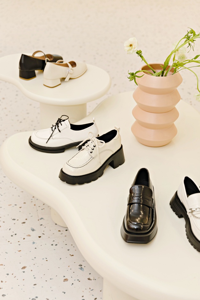 2023西門町4間新開幕「台灣品牌鞋包店」！GraceGift旗艦店、小廢包專賣 | 西門商圈飾品店、西門商圈包包店、平價包包品牌推薦、平價飾品品牌推薦、平價鞋子品牌推薦 | 美人計 | 妞新 ...