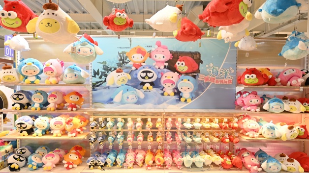 嘉義全台最大「絨毛玩偶旗艦店」總坪數650坪！15大展區一次看＋優惠活動 | 嘉義打卡、嘉義新景點、親子旅遊、嘉義絨毛玩偶旗艦店、KHTOY | 愛玩妞 | 妞新聞 niusnews