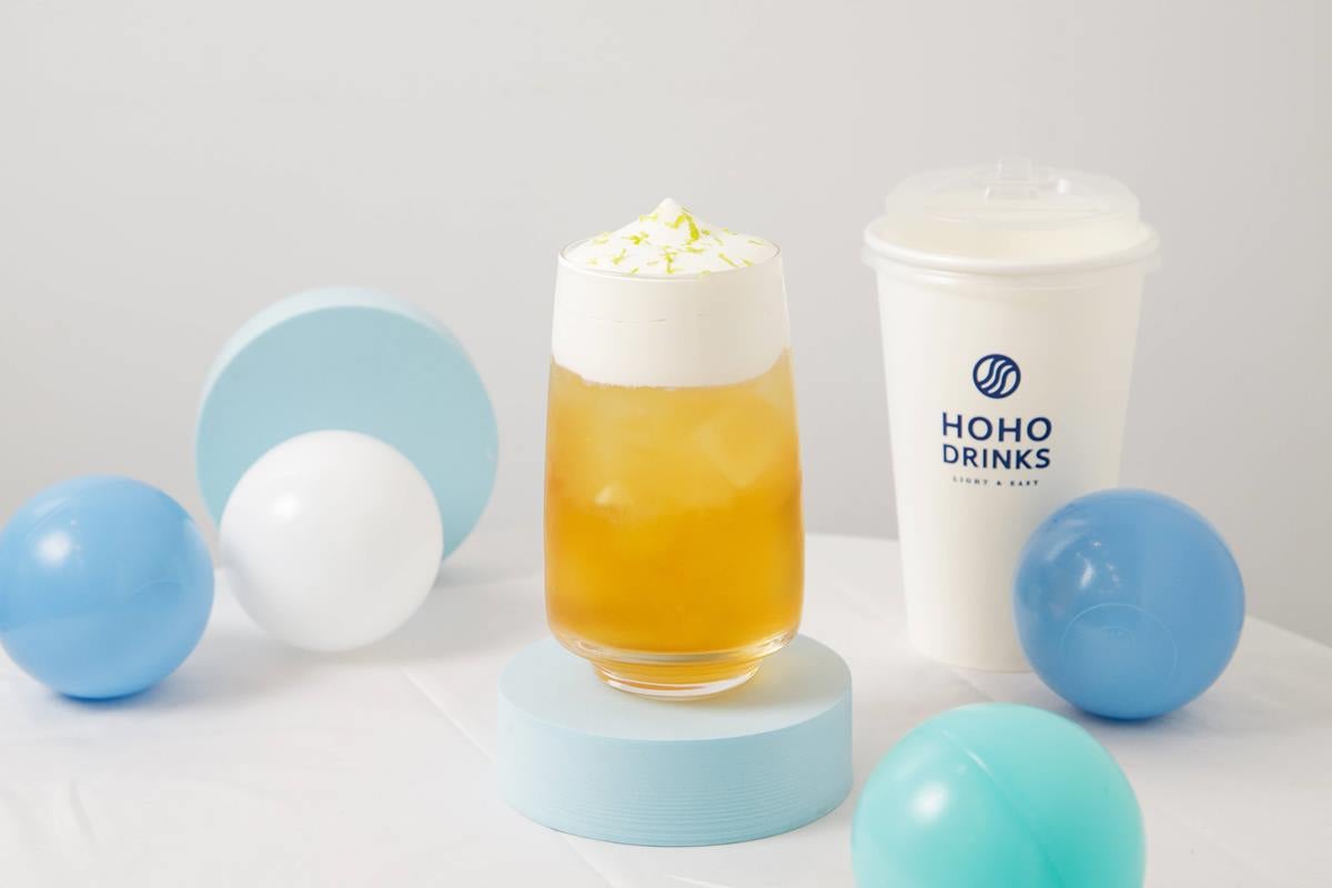 青春療癒手搖「HOHO DRINKS」！檸檬塔愛好者的滿分選擇「厚厚檸檬塔」 | 妞新聞奶茶節、2024台灣奶茶節、奶茶節、HOHO DRINKS、厚厚奶蓋茶 | 愛玩妞 | 妞新聞 niusnews