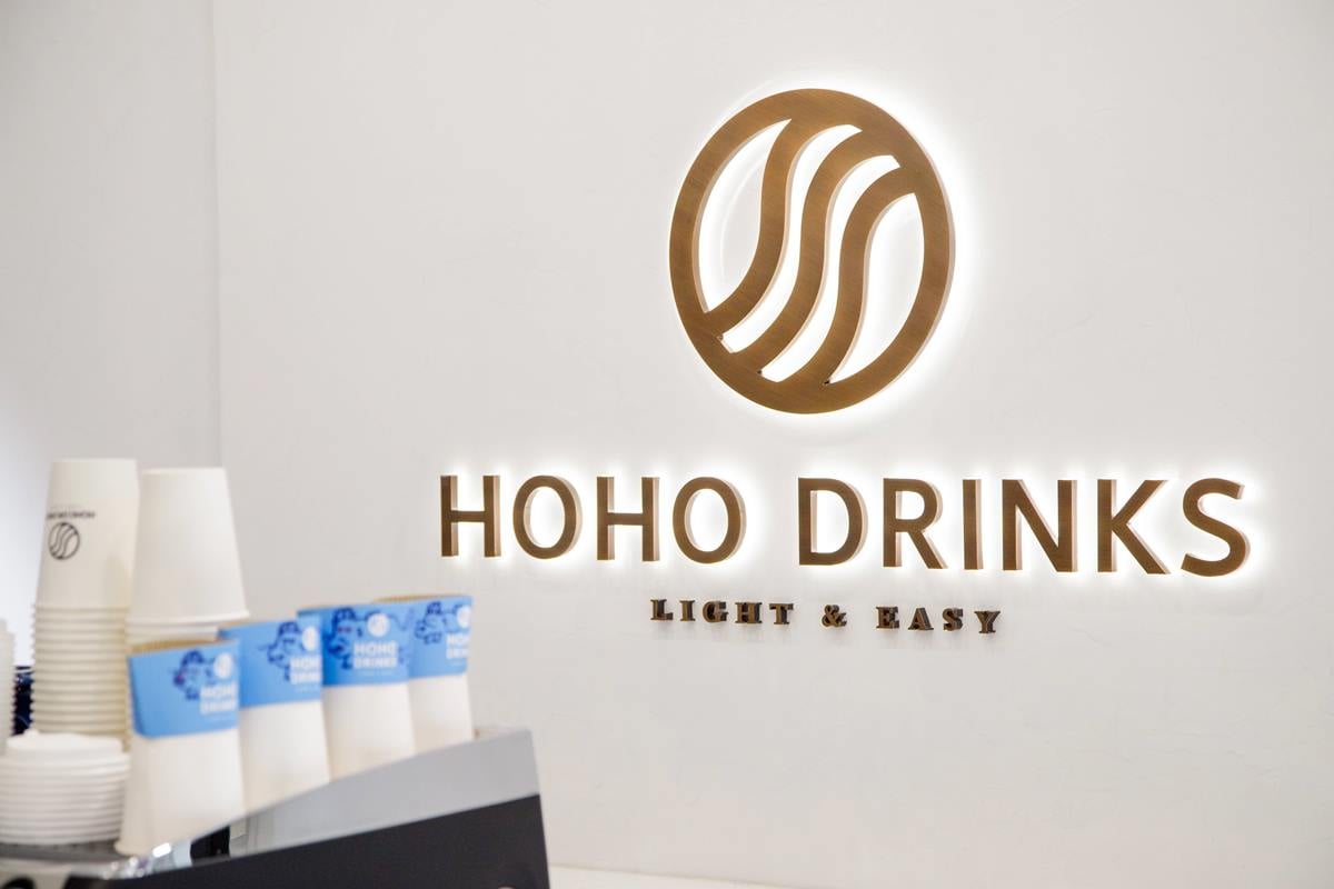 青春療癒手搖「HOHO DRINKS」！檸檬塔愛好者的滿分選擇「厚厚檸檬塔」 | 妞新聞奶茶節、2024台灣奶茶節、奶茶節、HOHO DRINKS、厚厚奶蓋茶 | 愛玩妞 | 妞新聞 niusnews
