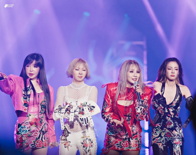 2NE1演唱會「YG Family後台大合照」逼哭粉！網挖10年前對比照：活久見 | 2NE1首爾演唱會、2NE1台北演唱會、2NE12025回歸、BLACKPINK演唱會 ...